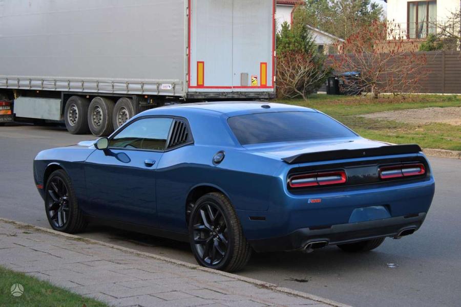 Blue Dodge Challenger 2020 in Vilnius, with an engine capacity of 3.60 L and mileage of 164 thousand km for 16600 €, photo 4 on AUTOMOTO.COM.LV