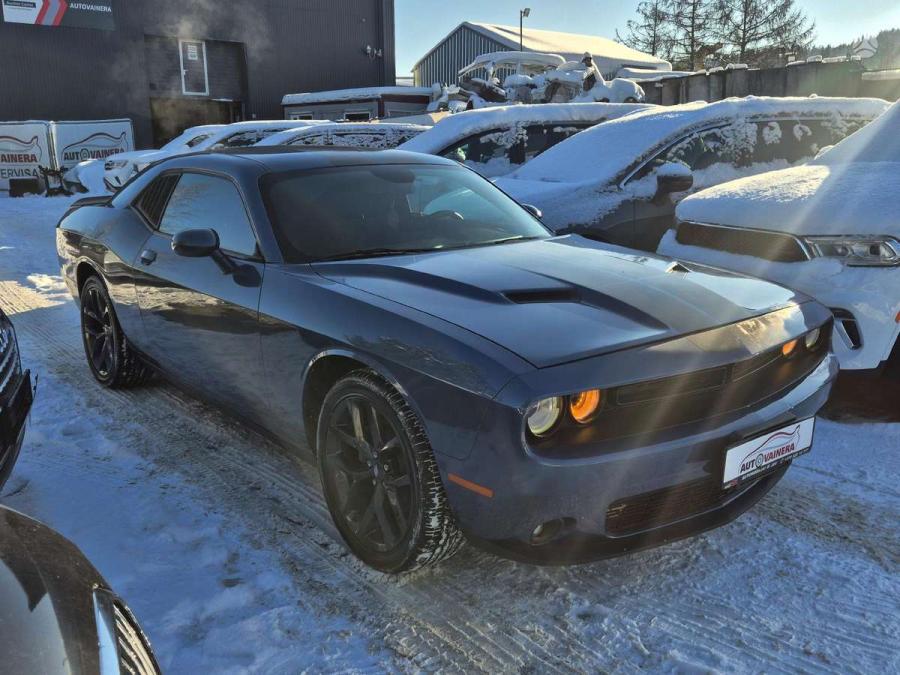 Blue Dodge Challenger 2020 in Vilnius, with an engine capacity of 3.60 L and mileage of 164 thousand km for 16400 €, photo 6 on AUTOMOTO.COM.LV