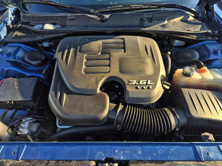 Blue Dodge Challenger 2020 in Vilnius, with an engine capacity of 3.60 L and mileage of 164 thousand km for 16400 €, photo 27 on AUTOMOTO.COM.LV