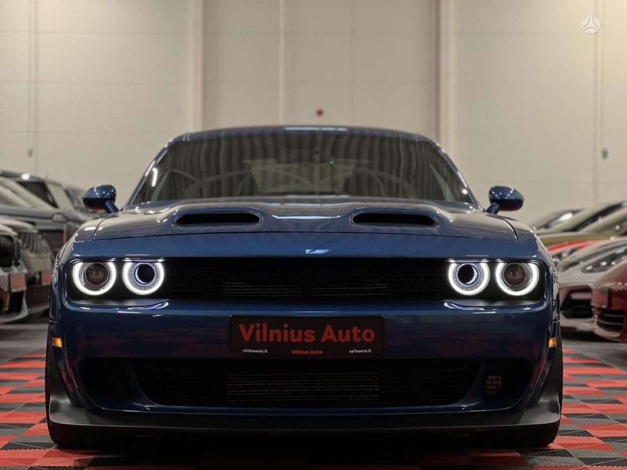 Blue Dodge Challenger 2021 in Vilnius, with an engine capacity of 6.20 L and mileage of 18 thousand km for 69490 €, photo 2 on AUTOMOTO.COM.LV
