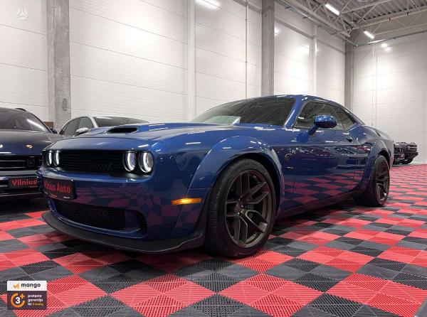 Blue Dodge Challenger 2021 in Vilnius, with an engine capacity of 6.20 L and mileage of 18 thousand km for 61500 €, photo 1 on AUTOMOTO.COM.LV
