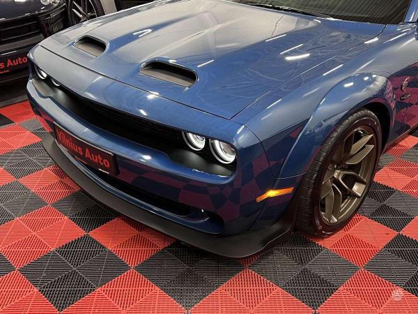 Blue Dodge Challenger 2021 in Vilnius, with an engine capacity of 6.20 L and mileage of 18 thousand km for 61500 €, photo 7 on AUTOMOTO.COM.LV