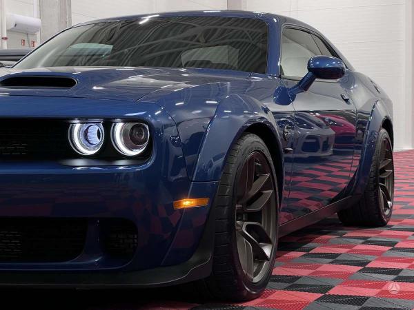 Blue Dodge Challenger 2021 in Vilnius, with an engine capacity of 6.20 L and mileage of 18 thousand km for 61500 €, photo 8 on AUTOMOTO.COM.LV