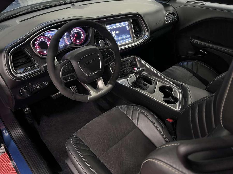 Blue Dodge Challenger 2021 in Vilnius, with an engine capacity of 6.20 L and mileage of 18 thousand km for 59600 €, photo 15 on AUTOMOTO.COM.LV