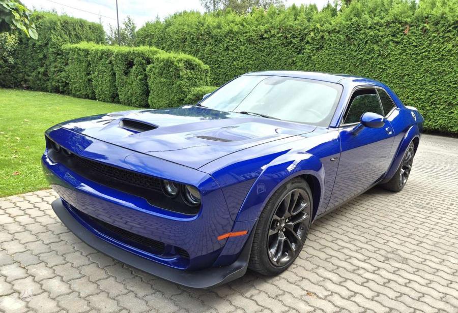 Blue Dodge Challenger 2021 in Plunge, with an engine capacity of 6.40 L and mileage of 70 thousand km for 31700 €, photo 3 on AUTOMOTO.COM.LV