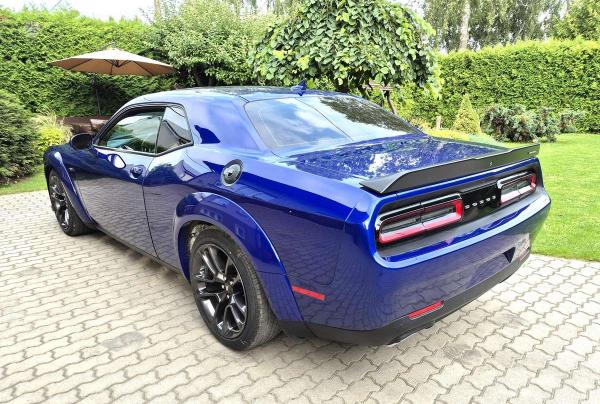 Blue Dodge Challenger 2021 in Plunge, with an engine capacity of 6.40 L and mileage of 70 thousand km for 31700 €, photo 3 on AUTOMOTO.COM.LV