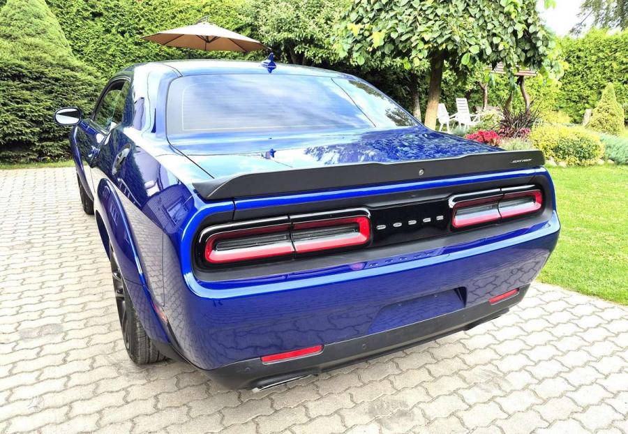 Blue Dodge Challenger 2021 in Plunge, with an engine capacity of 6.40 L and mileage of 70 thousand km for 31700 €, photo 5 on AUTOMOTO.COM.LV