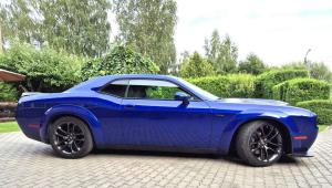 Blue Dodge Challenger 2021 in Plunge, with an engine capacity of 6.40 L and mileage of 70 thousand km for 31700 €, photo 6 on AUTOMOTO.COM.LV