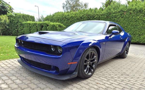 Blue Dodge Challenger 2021 in Plunge, with an engine capacity of 6.40 L and mileage of 70 thousand km for 31700 €, photo 6 on AUTOMOTO.COM.LV