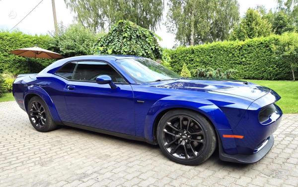 Blue Dodge Challenger 2021 in Plunge, with an engine capacity of 6.40 L and mileage of 70 thousand km for 31700 €, photo 9 on AUTOMOTO.COM.LV