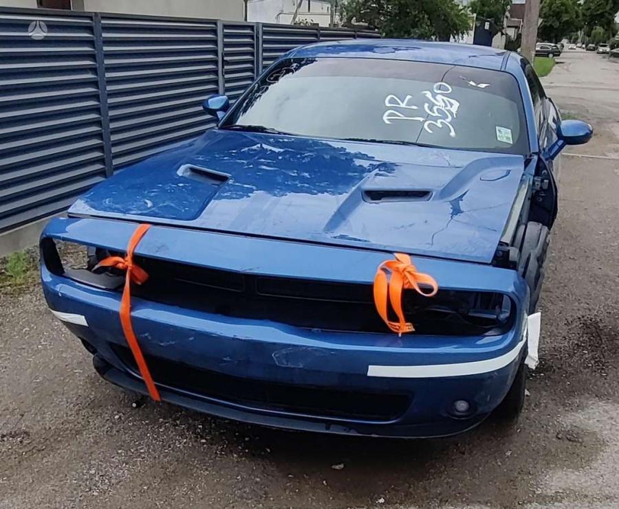 Blue Dodge Challenger 2021 in Siauliai, with an engine capacity of 3.60 L and mileage of 160 thousand km for 11400 €, photo 1 on AUTOMOTO.COM.LV