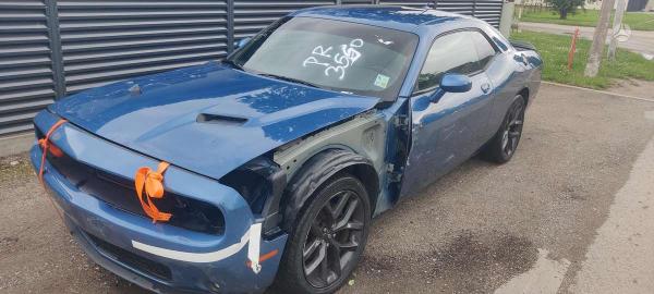 Blue Dodge Challenger 2021 in Siauliai, with an engine capacity of 3.60 L and mileage of 160 thousand km for 11400 €, photo 3 on AUTOMOTO.COM.LV