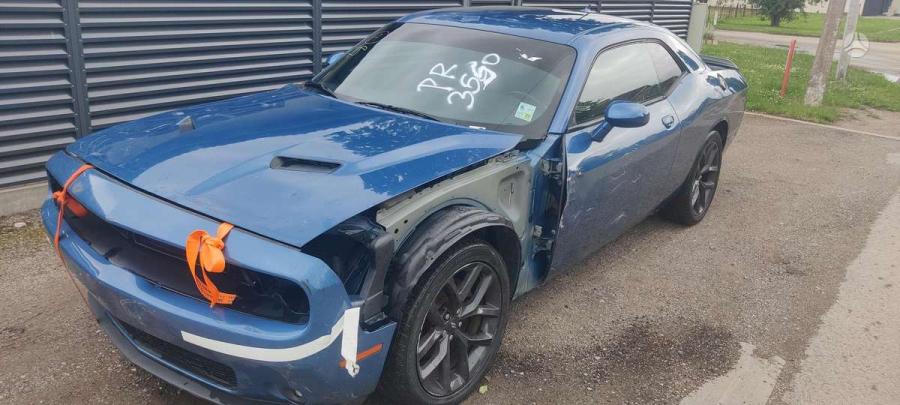 Blue Dodge Challenger 2021 in Siauliai, with an engine capacity of 3.60 L and mileage of 160 thousand km for 11400 €, photo 4 on AUTOMOTO.COM.LV