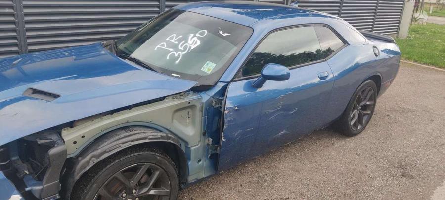 Blue Dodge Challenger 2021 in Siauliai, with an engine capacity of 3.60 L and mileage of 160 thousand km for 11400 €, photo 5 on AUTOMOTO.COM.LV