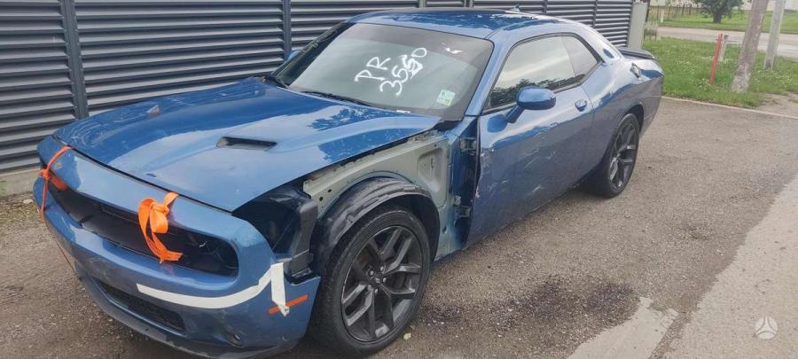 Blue Dodge Challenger 2021 in Siauliai, with an engine capacity of 3.60 L and mileage of 160 thousand km for 11400 €, photo 6 on AUTOMOTO.COM.LV