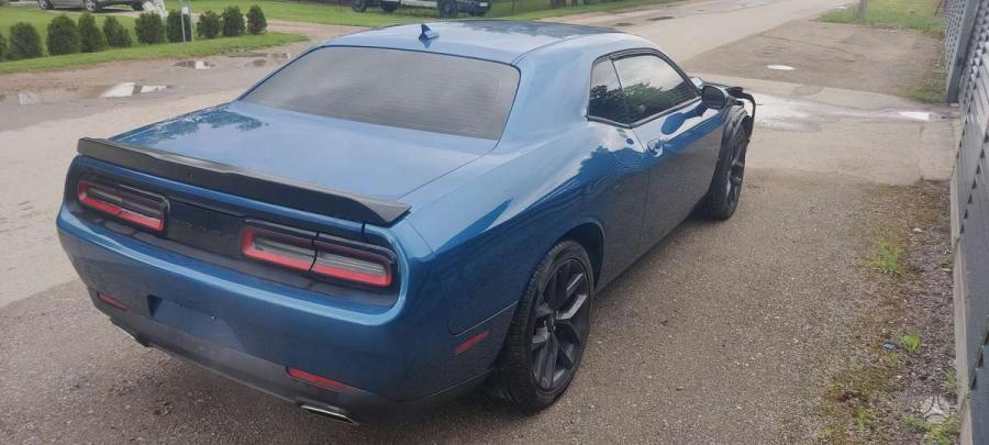 Blue Dodge Challenger 2021 in Siauliai, with an engine capacity of 3.60 L and mileage of 160 thousand km for 11400 €, photo 7 on AUTOMOTO.COM.LV