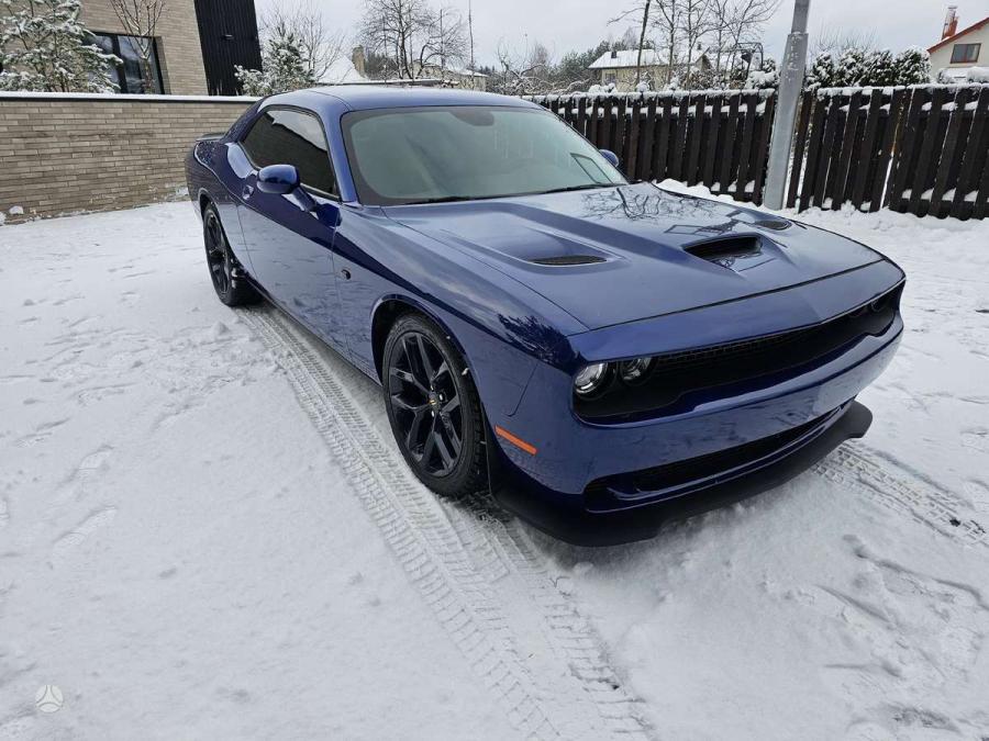 Blue Dodge Challenger 2022 in Vilnius, with an engine capacity of 3.60 L and mileage of 150 thousand km for 18500 €, photo 5 on AUTOMOTO.COM.LV
