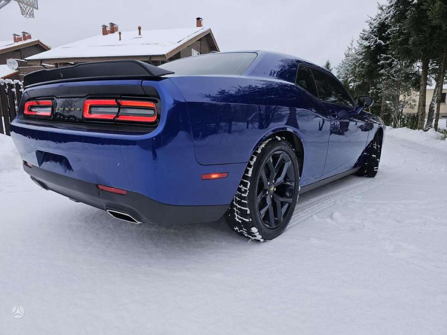 Blue Dodge Challenger 2022 in Vilnius, with an engine capacity of 3.60 L and mileage of 150 thousand km for 18500 €, photo 18 on AUTOMOTO.COM.LV