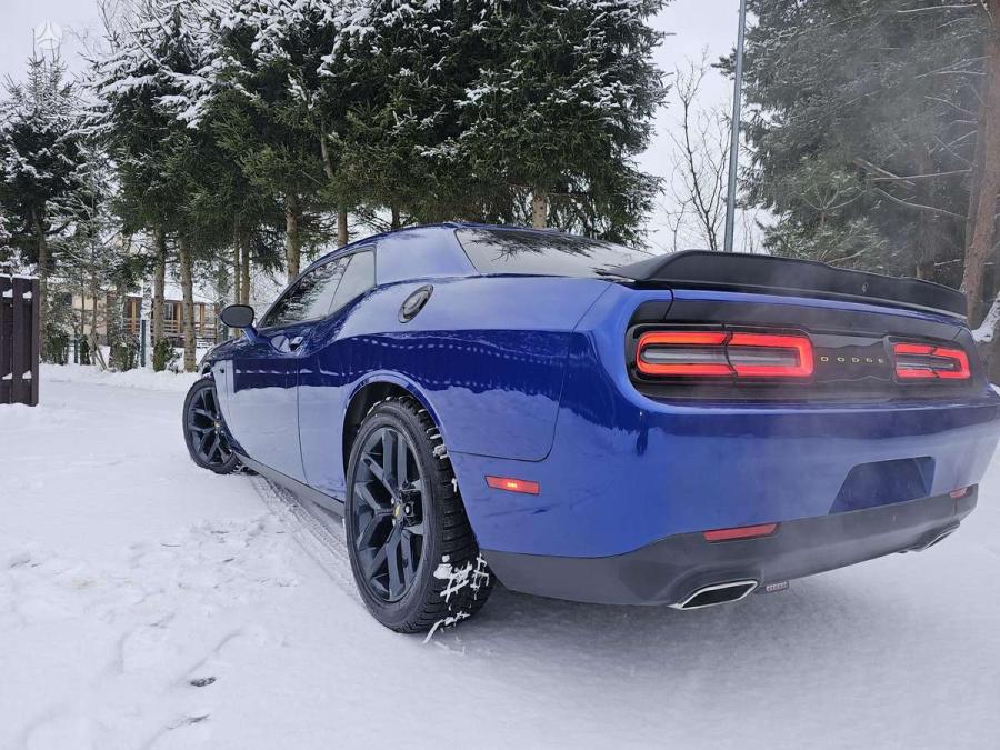 Blue Dodge Challenger 2022 in Vilnius, with an engine capacity of 3.60 L and mileage of 150 thousand km for 18500 €, photo 19 on AUTOMOTO.COM.LV