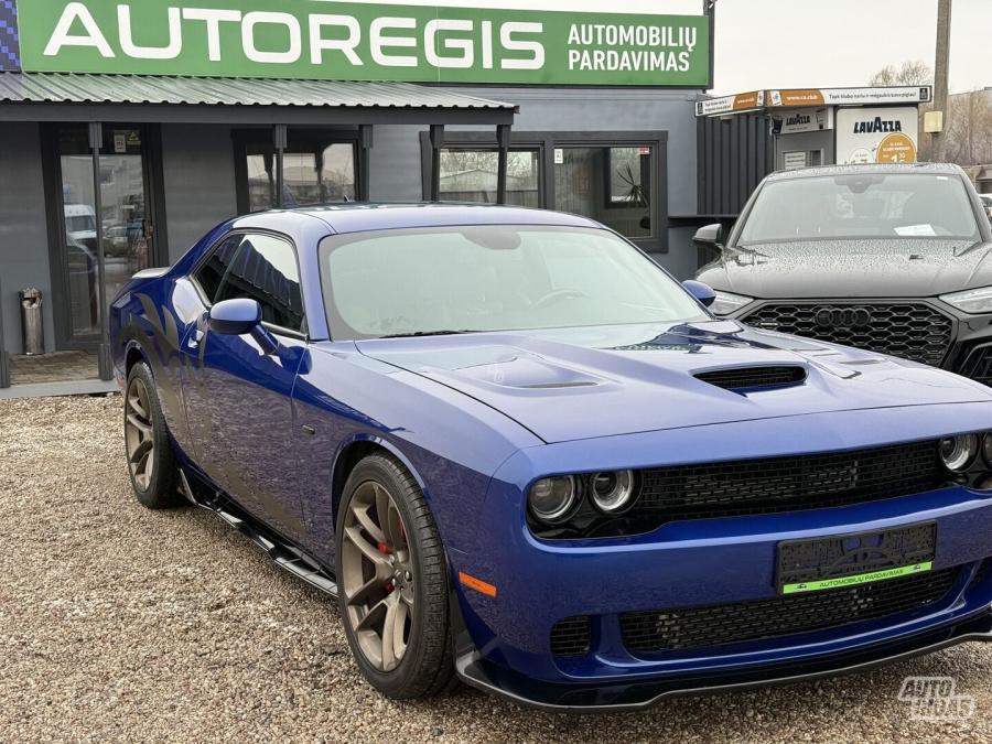 Blue Dodge Challenger 2022 in Kretinga, with an engine capacity of 6.40 L and mileage of 55 thousand km for 34999 €, photo 1 on AUTOMOTO.COM.LV