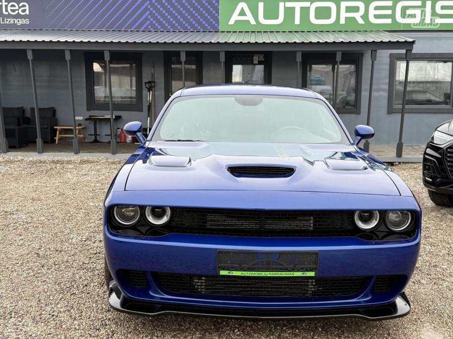 Blue Dodge Challenger 2022 in Kretinga, with an engine capacity of 6.40 L and mileage of 55 thousand km for 34999 €, photo 2 on AUTOMOTO.COM.LV
