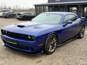 Blue Dodge Challenger 2022 in Kretinga, with an engine capacity of 6.40 L and mileage of 55 thousand km for 34999 €, photo 3 on AUTOMOTO.COM.LV