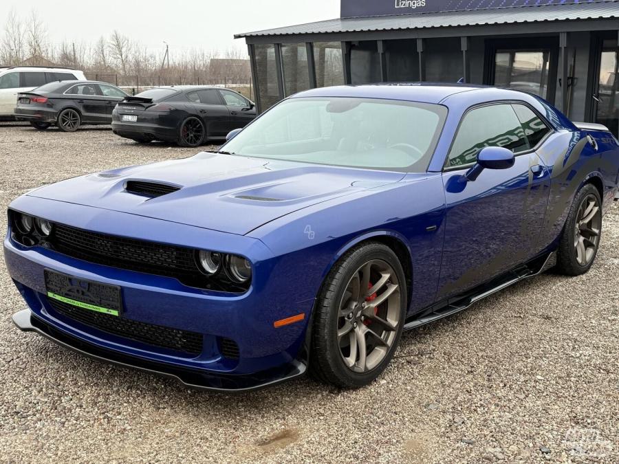 Blue Dodge Challenger 2022 in Kretinga, with an engine capacity of 6.40 L and mileage of 55 thousand km for 34999 €, photo 3 on AUTOMOTO.COM.LV