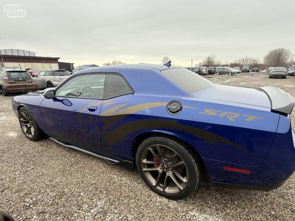 Zils Dodge Challenger 2022 Kretinga, ar dzinēja tilpumu 6.40 L un nobraukumu 55 tūkst. km par 34999 €, foto 5 vietnē AUTOMOTO.COM.LV