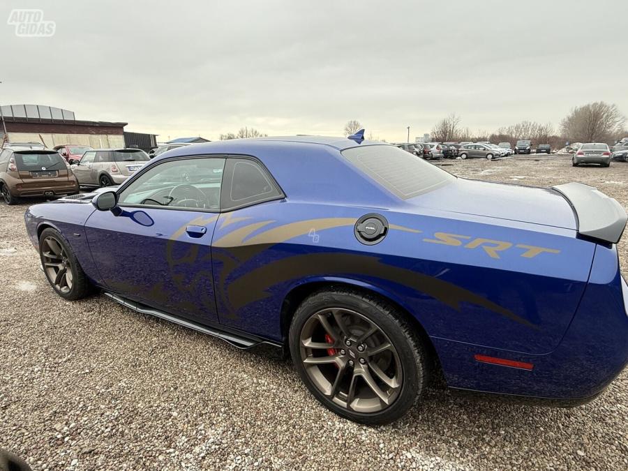 Blue Dodge Challenger 2022 in Kretinga, with an engine capacity of 6.40 L and mileage of 55 thousand km for 34999 €, photo 5 on AUTOMOTO.COM.LV
