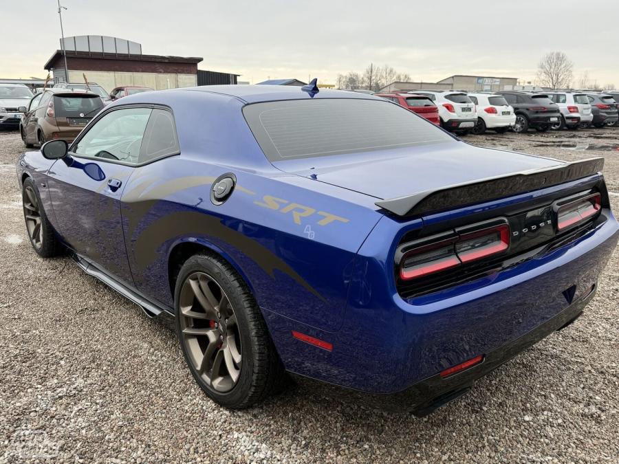 Blue Dodge Challenger 2022 in Kretinga, with an engine capacity of 6.40 L and mileage of 55 thousand km for 34999 €, photo 6 on AUTOMOTO.COM.LV