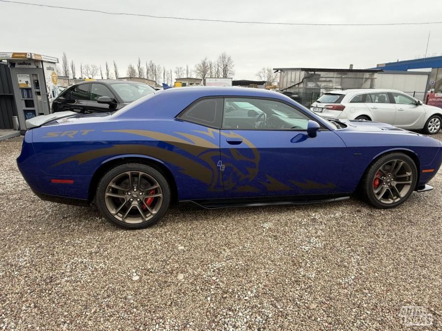 Blue Dodge Challenger 2022 in Kretinga, with an engine capacity of 6.40 L and mileage of 55 thousand km for 34999 €, photo 9 on AUTOMOTO.COM.LV