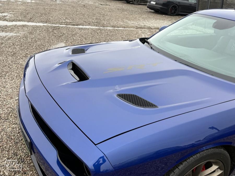 Blue Dodge Challenger 2022 in Kretinga, with an engine capacity of 6.40 L and mileage of 55 thousand km for 34999 €, photo 10 on AUTOMOTO.COM.LV