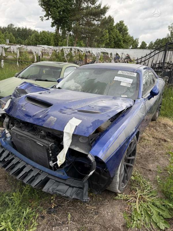 Zils Dodge Challenger 2021 Viļņa, ar dzinēja tilpumu 6.40 L un nobraukumu 30 tūkst. km par 16600 €, foto  vietnē AUTOMOTO.COM.LV