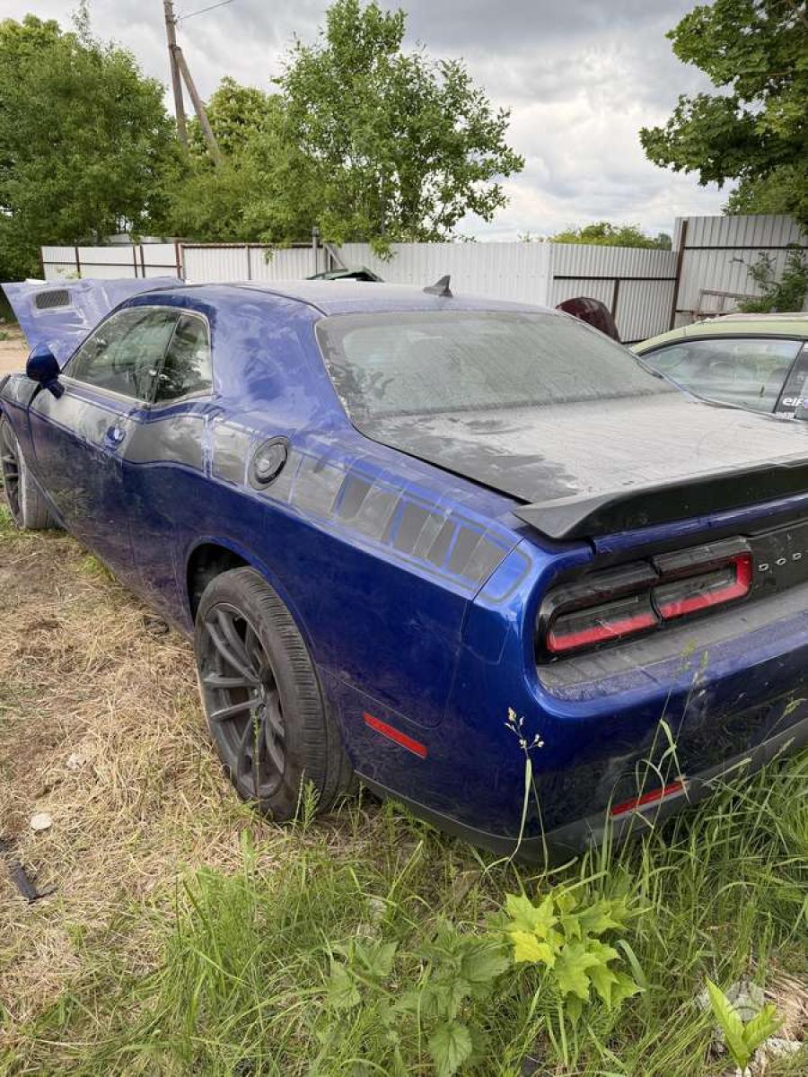Zils Dodge Challenger 2021 Viļņa, ar dzinēja tilpumu 6.40 L un nobraukumu 30 tūkst. km par 16600 €, foto 5 vietnē AUTOMOTO.COM.LV