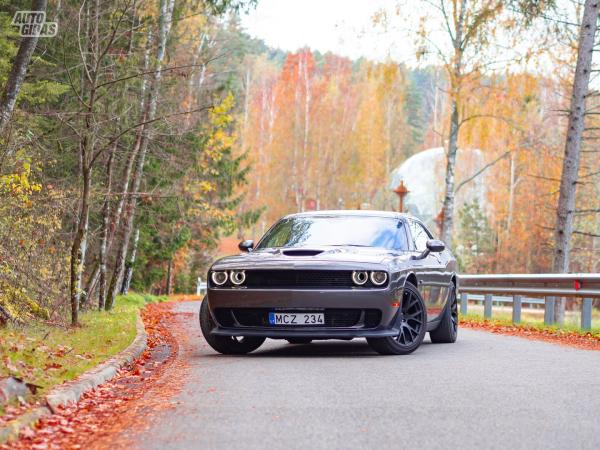 Brown Dodge Challenger 2016 in Vilnius, with an engine capacity of 3.60 L and mileage of 145 thousand km for 17500 €, photo 2 on AUTOMOTO.COM.LV