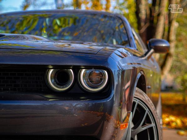 Brown Dodge Challenger 2016 in Vilnius, with an engine capacity of 3.60 L and mileage of 145 thousand km for 17500 €, photo 5 on AUTOMOTO.COM.LV