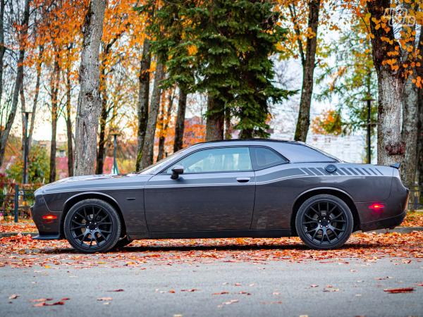 Brown Dodge Challenger 2016 in Vilnius, with an engine capacity of 3.60 L and mileage of 145 thousand km for 17500 €, photo 10 on AUTOMOTO.COM.LV