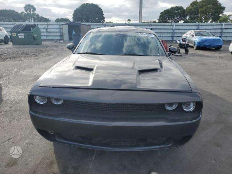 Brown Dodge Challenger 2017 in Siauliai, with an engine capacity of 3.60 L and mileage of 145 thousand km for 9650 €, photo 2 on AUTOMOTO.COM.LV