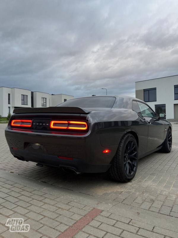 Dodge Challenger 2019 Viļņa vietnē Dodge Challenger 2019 Viļņa, ar dzinēja tilpumu 5.70 L un nobraukumu 50 tūkst. km par 22900 €, foto 5 vietnē AUTOMOTO.COM.LV