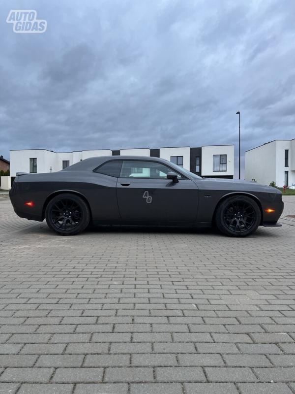 Dodge Challenger 2019 Viļņa vietnē Dodge Challenger 2019 Viļņa, ar dzinēja tilpumu 5.70 L un nobraukumu 50 tūkst. km par 22900 €, foto 8 vietnē AUTOMOTO.COM.LV