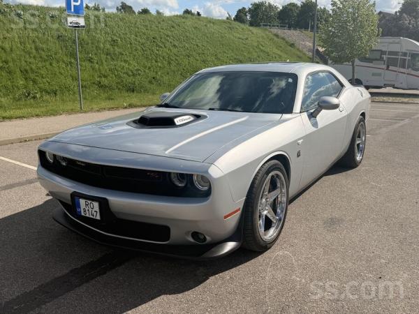 Dodge Challenger 2020 in Daugavpils, with an engine capacity of 6.40 L and mileage of 68 thousand km for 37500 €, photo 1 on AUTOMOTO.COM.LV