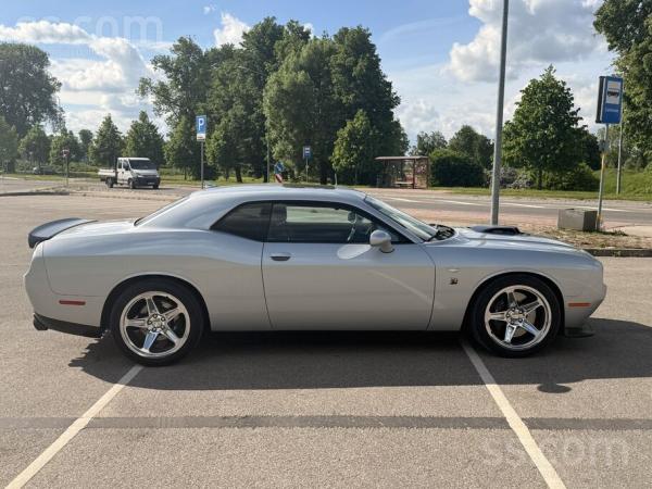 Dodge Challenger 2020 in Daugavpils, with an engine capacity of 6.40 L and mileage of 68 thousand km for 37500 €, photo 4 on AUTOMOTO.COM.LV