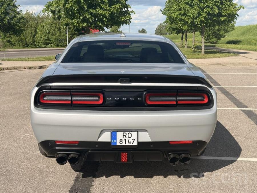 Dodge Challenger 2020 in Daugavpils, with an engine capacity of 6.40 L and mileage of 68 thousand km for 37500 €, photo 7 on AUTOMOTO.COM.LV