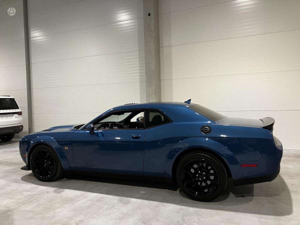Dodge Challenger 2021 in Klaipeda, with an engine capacity of 6.42 L and mileage of 52 thousand km for 39325 €, photo 4 on AUTOMOTO.COM.LV