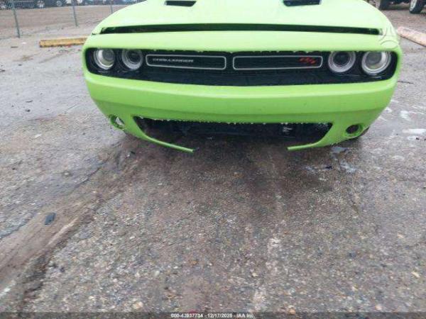 Zaļš Dodge Challenger 2015 Klaipėda, ar dzinēja tilpumu 5.65 L un nobraukumu 95 tūkst. km par 5700 €, foto 6 vietnē AUTOMOTO.COM.LV