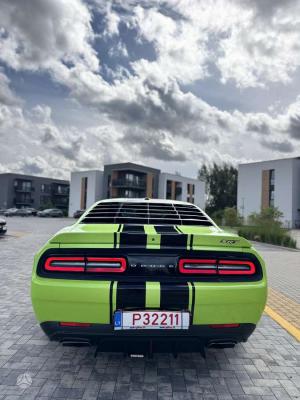 Zaļš Dodge Challenger 2016 Viļņa, ar dzinēja tilpumu 5.70 L un nobraukumu 150 tūkst. km par 22000 €, foto 4 vietnē AUTOMOTO.COM.LV