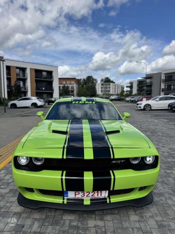 Green Dodge Challenger 2016 in Vilnius, with an engine capacity of 5.70 L and mileage of 150 thousand km for 22000 €, photo 7 on AUTOMOTO.COM.LV