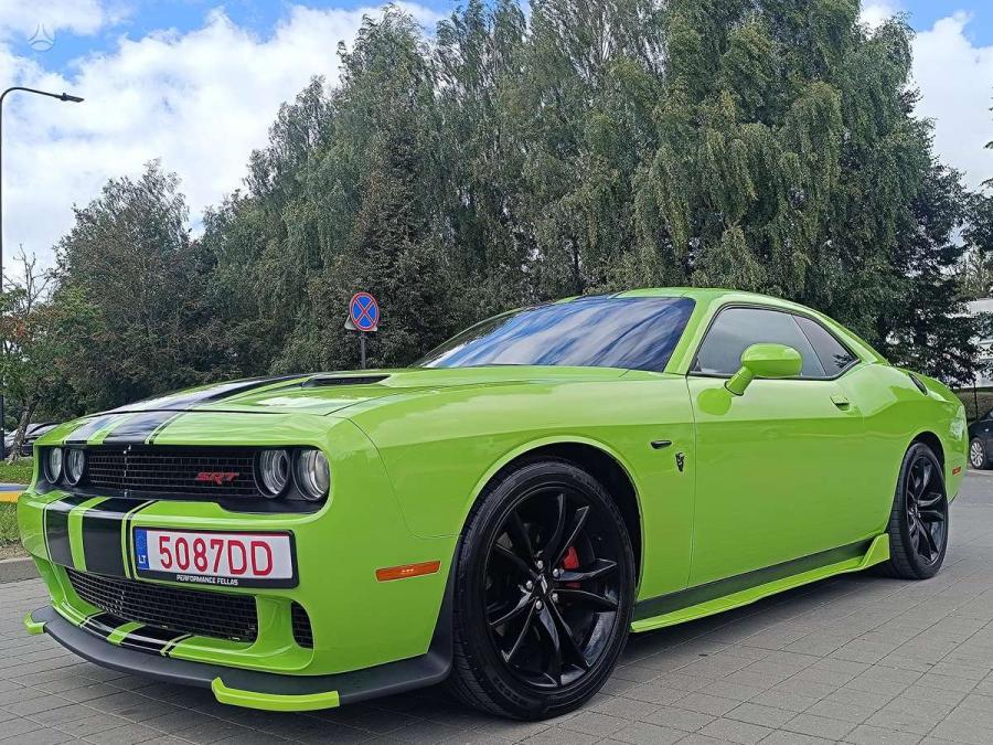 Zaļš Dodge Challenger 2016 Viļņa, ar dzinēja tilpumu 5.65 L un nobraukumu 143 tūkst. km par 24900 €, foto 1 vietnē AUTOMOTO.COM.LV