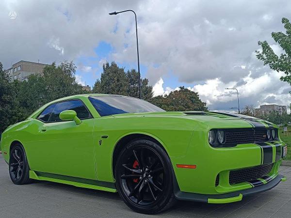 Zaļš Dodge Challenger 2016 Viļņa, ar dzinēja tilpumu 5.65 L un nobraukumu 143 tūkst. km par 24900 €, foto 3 vietnē AUTOMOTO.COM.LV