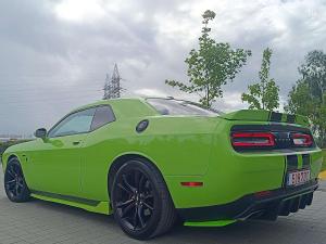 Zaļš Dodge Challenger 2016 Viļņa, ar dzinēja tilpumu 5.65 L un nobraukumu 143 tūkst. km par 24900 €, foto 4 vietnē AUTOMOTO.COM.LV
